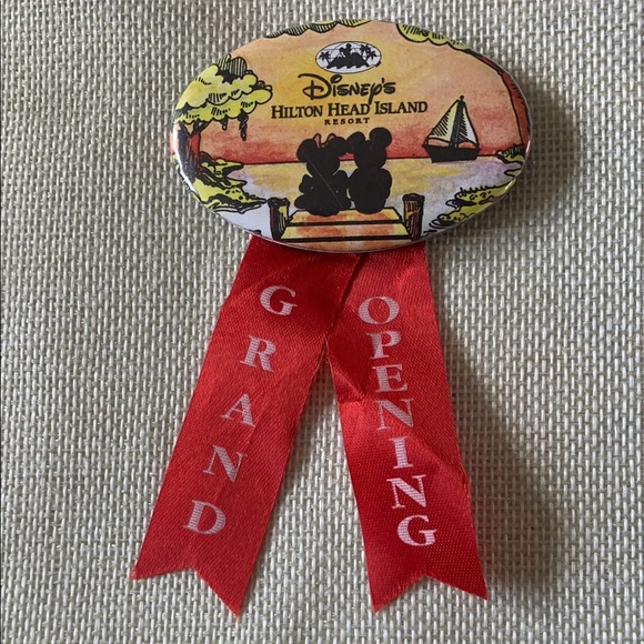 Disney | Jewelry | Rare Disney Hilton Head Island Resort Pin With Red ...